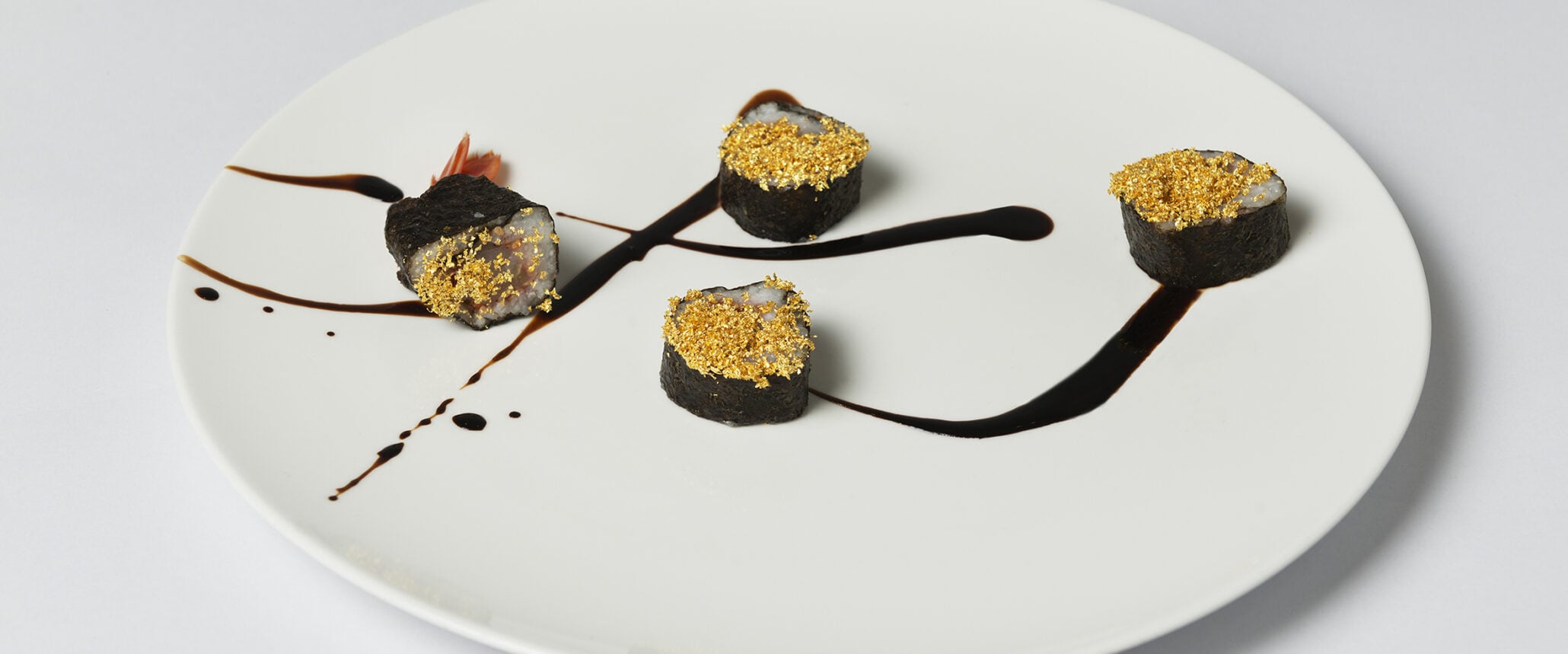 Ricetta Sushi Hosomaki di gamberi, mango e salsa teriyaki con oro ...